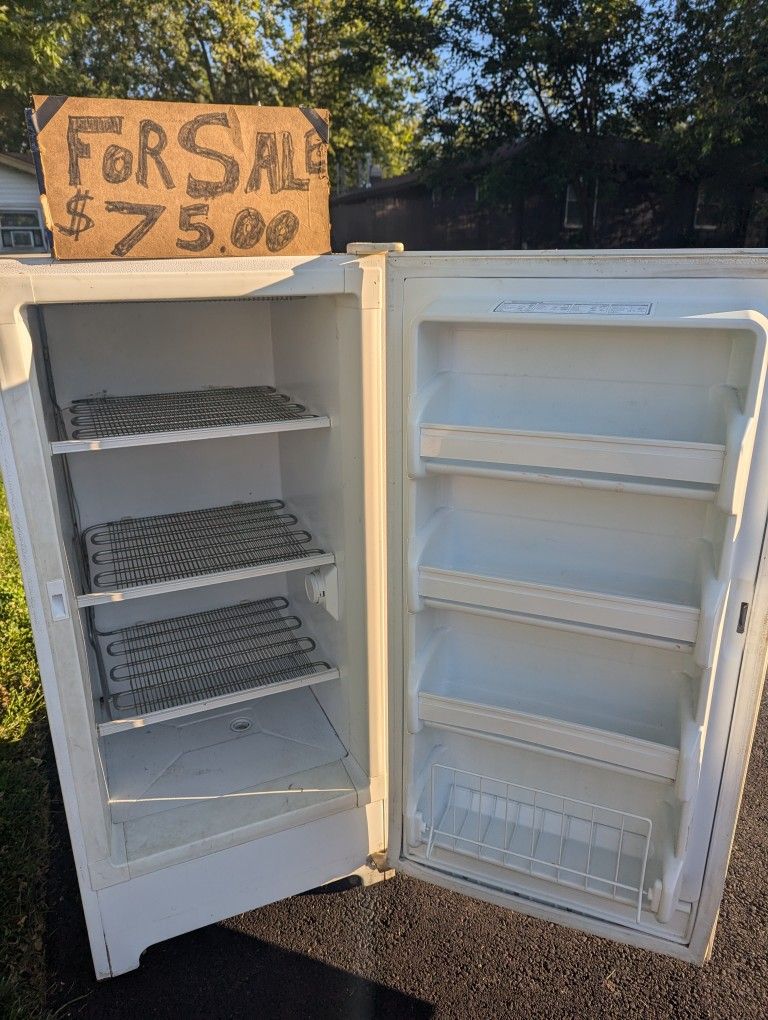 Stand Up Freezer for Sale in Chicago Heights, IL - OfferUp