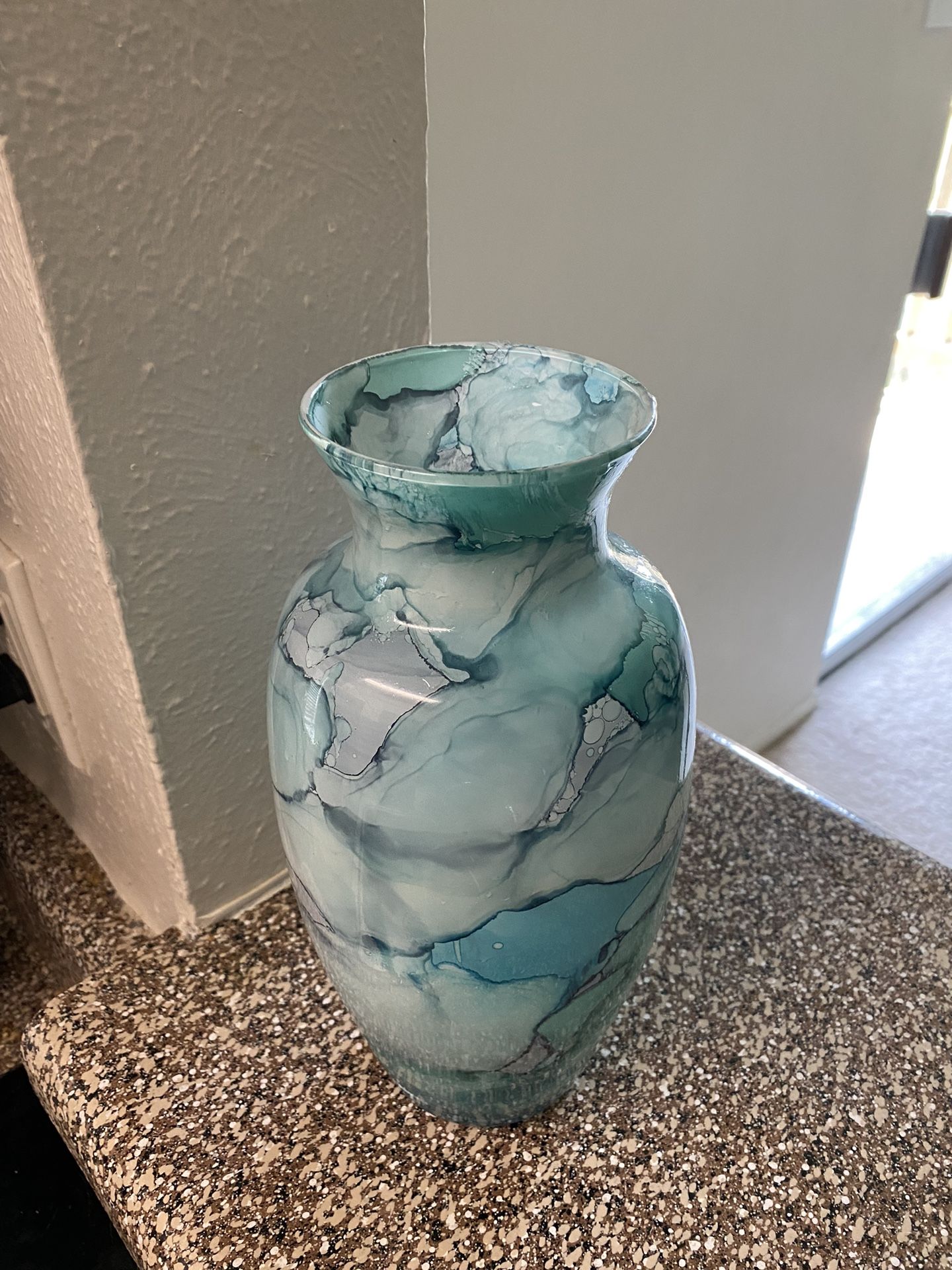 Blue Decor - Vase & Frame for Sale in Amarillo, TX - OfferUp