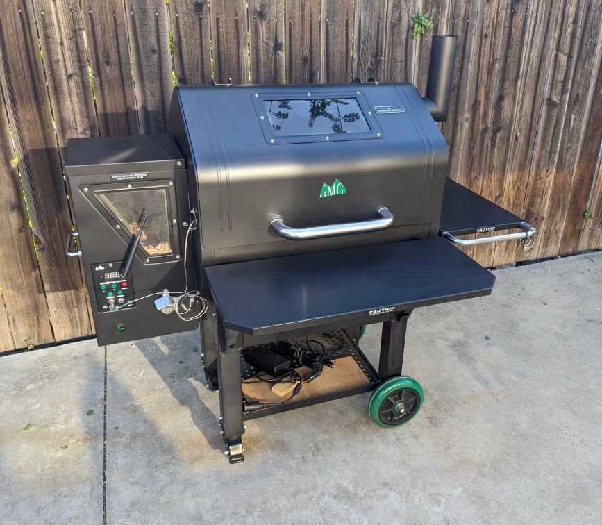 Green Mountain Grills GMG Pellet Smoker for Sale in Glendora, CA - OfferUp