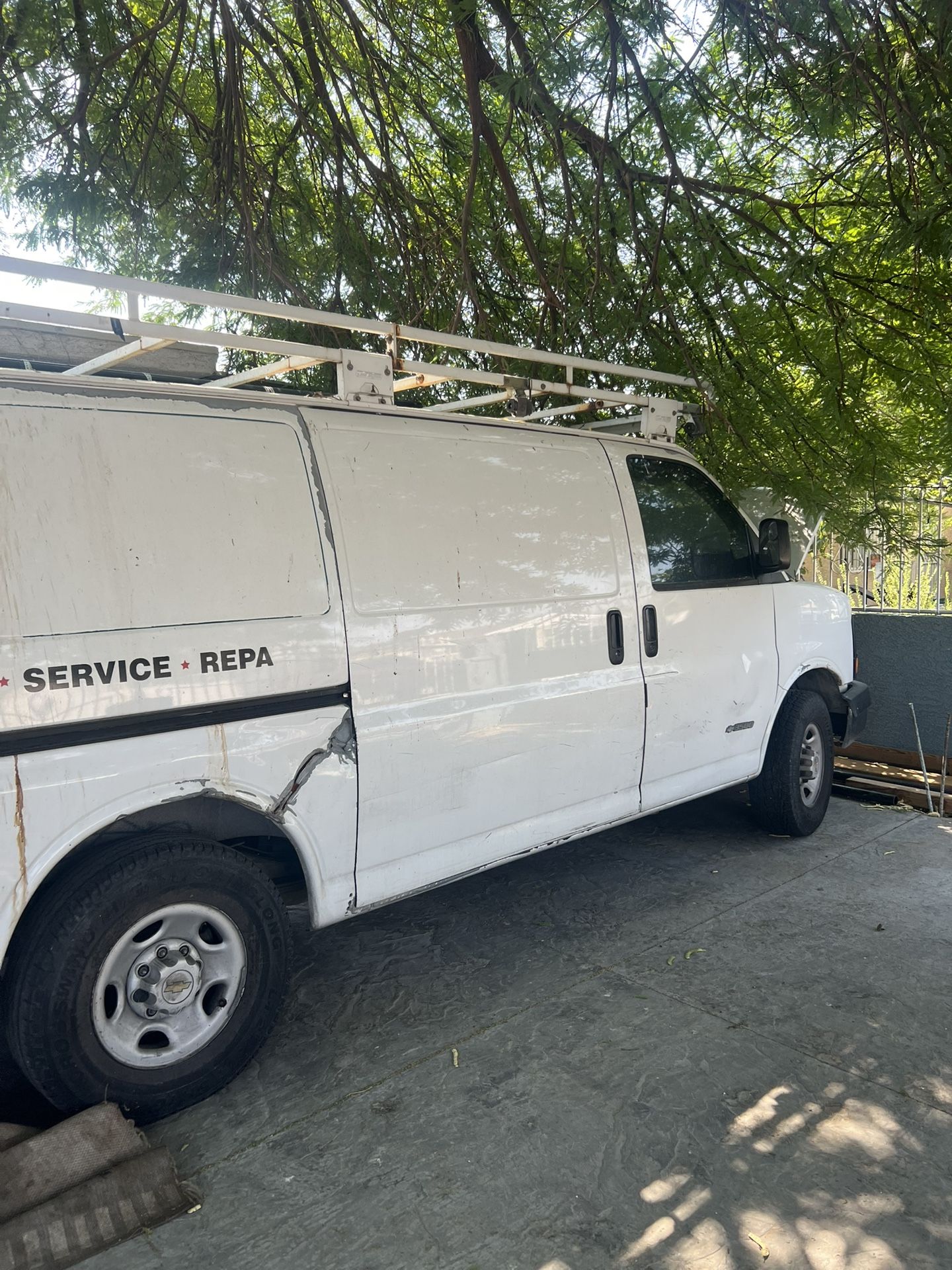 2003 Chevrolet Express for Sale in Las Vegas, NV - OfferUp