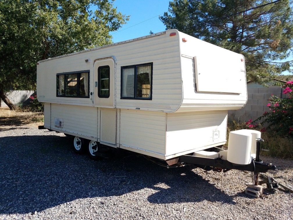 1993 Hi-Lo funlite 19 ft travel trailer for Sale in Gilbert, AZ - OfferUp