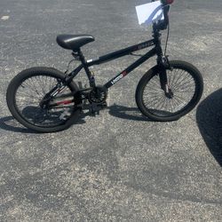 Hyper Bicycles 20 Boy s Spinner BMX Bike for Kids Black Recommended Ages Group 8 to 13 Years Old for Sale in Plainfield IL OfferUp