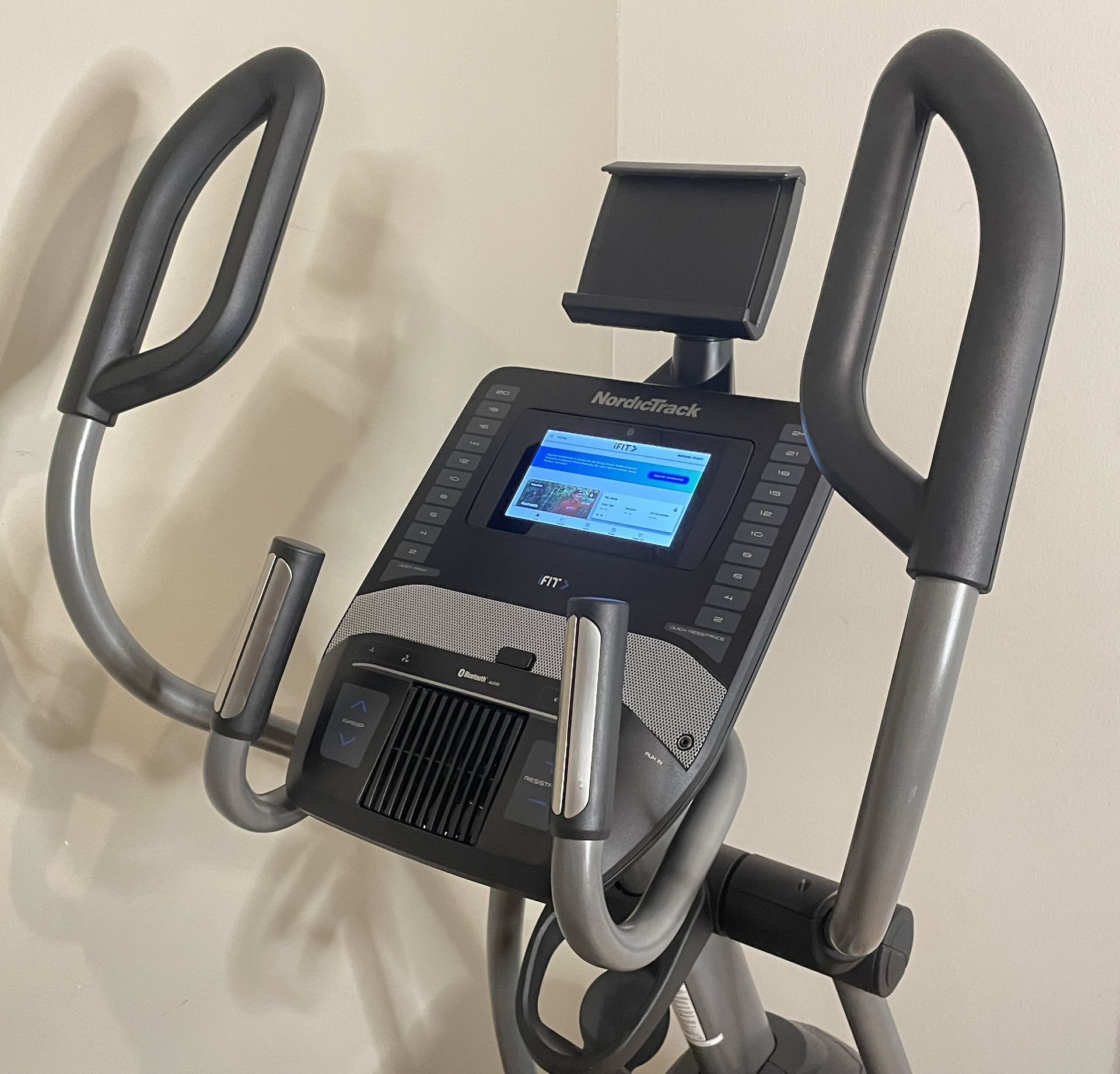 NordicTrack Commercial 12.9 Elliptical Stride-Trainer Exercise Workout ...