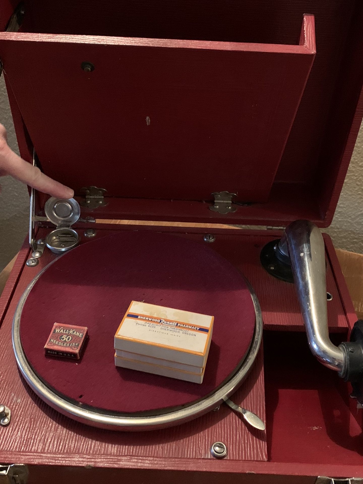 Vintage Hand Crank Record Player for Sale in Beaverton, OR - OfferUp