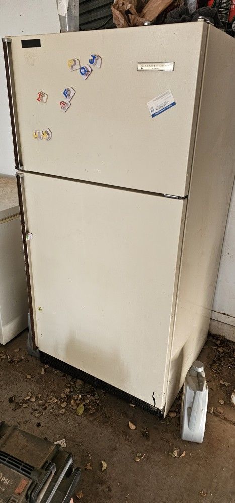 Magic Chef Fridge FREE for Sale in San Tan Valley, AZ - OfferUp