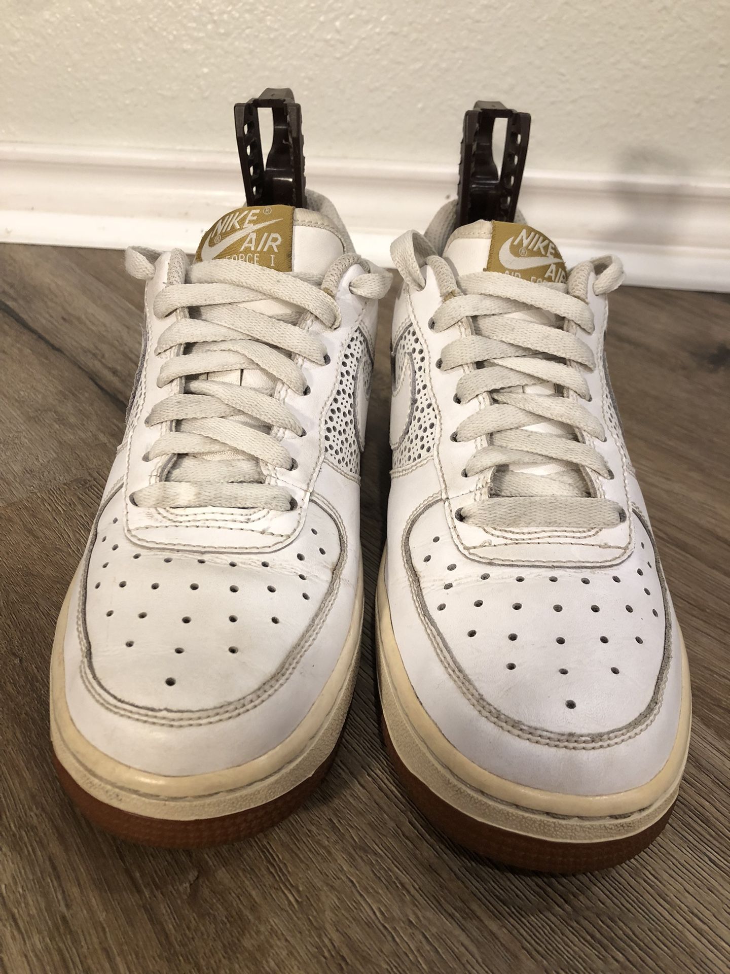 Nike Air Force 1 Low White Gum Bottom Size 4.5y or Womens 6 for Sale in ...