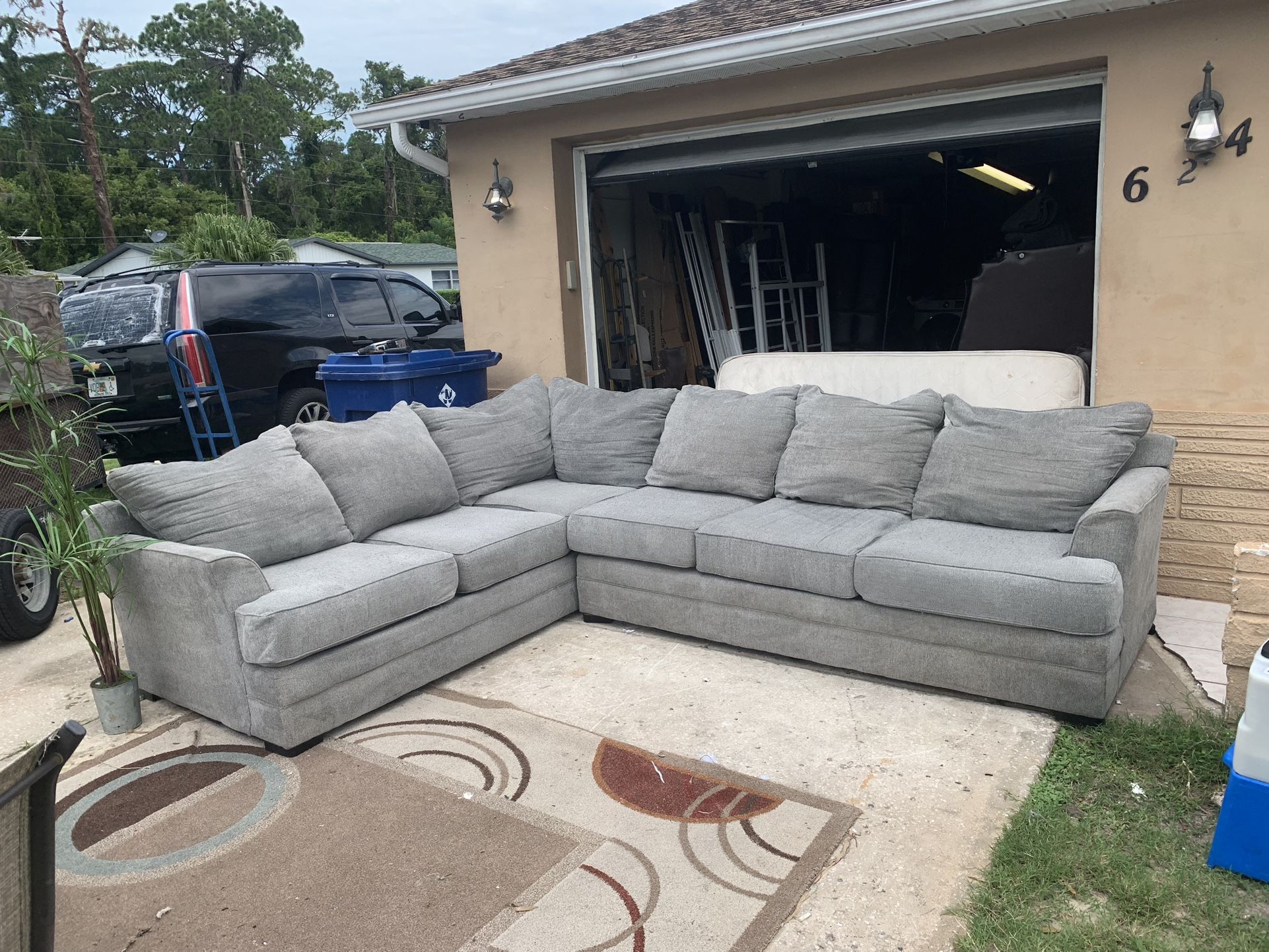 Couch GRAY BROYHILL Sectional for Sale in New Port Richey, FL - OfferUp