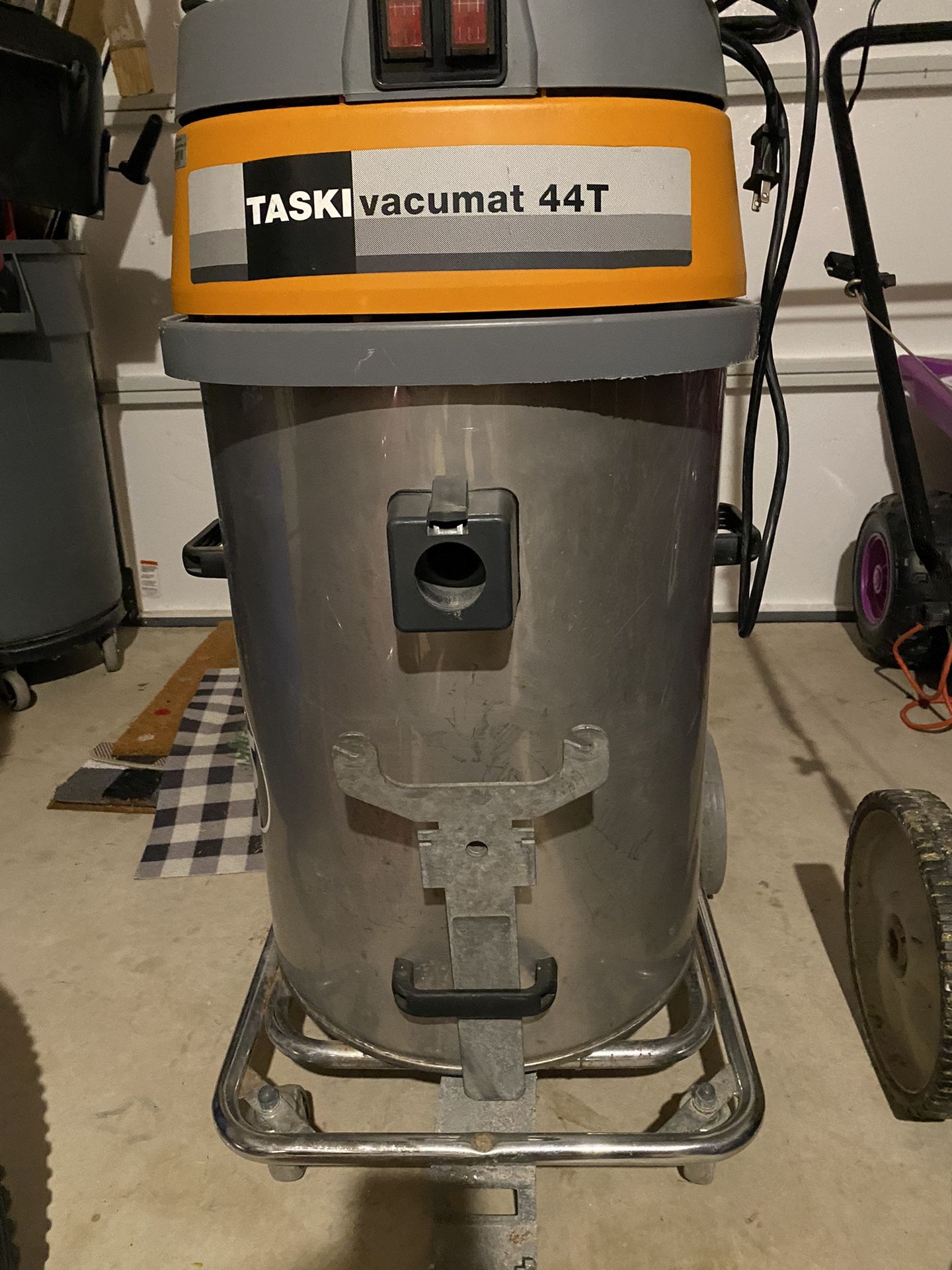 Taski Vacumat 44T Water vacuum Levanta agua Aspiradora De Agua for Sale ...
