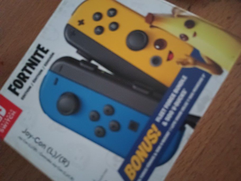 Nintendo Switch Controllers Fortnite for Sale in Riverside, CA - OfferUp