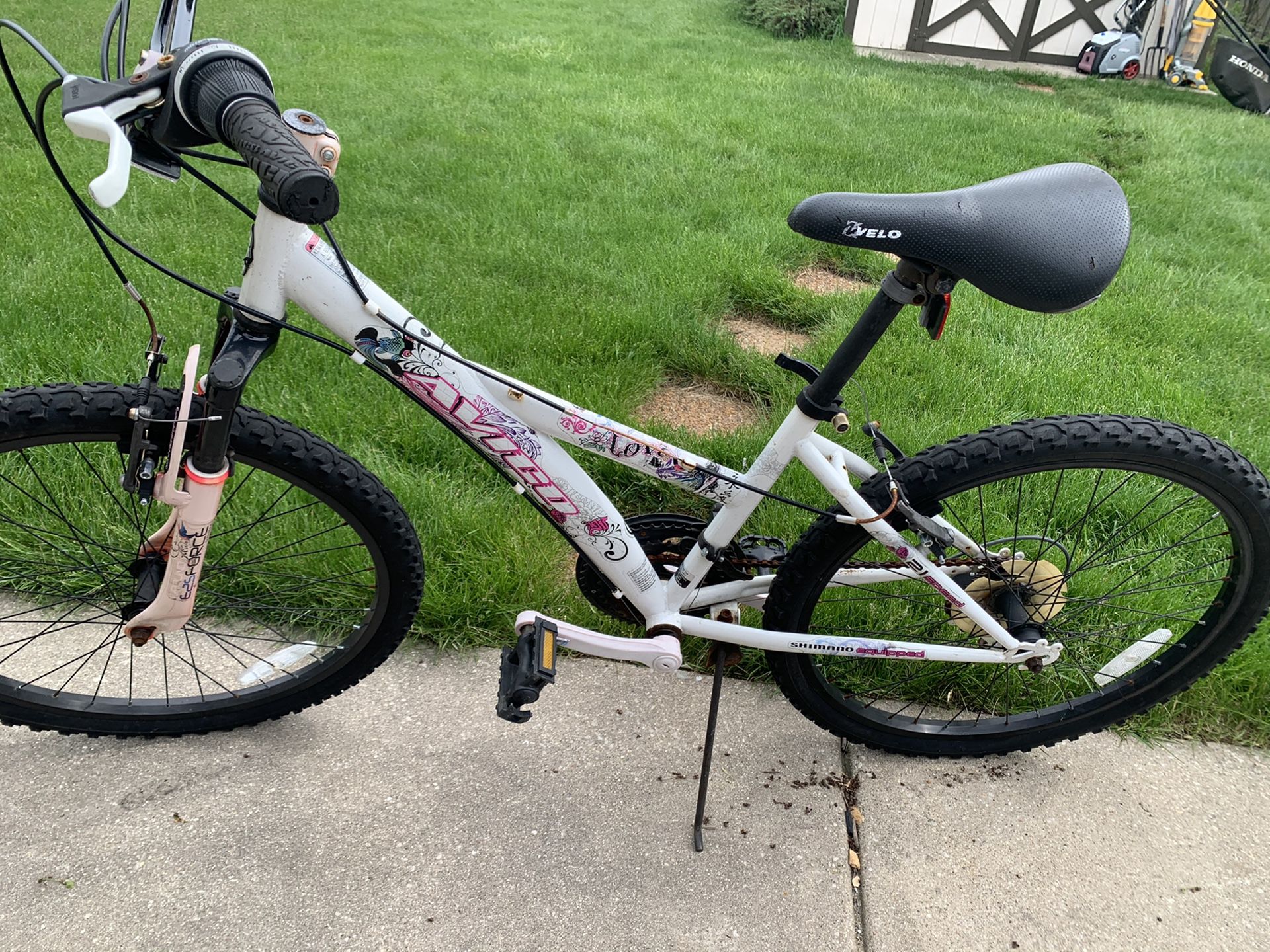 Avigo 24” girls bike for Sale in Glendale Heights, IL - OfferUp