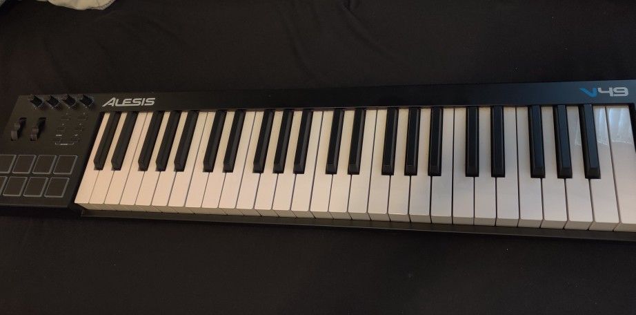 Alesis v49 Midi Keyboard for Sale in Fullerton, CA - OfferUp