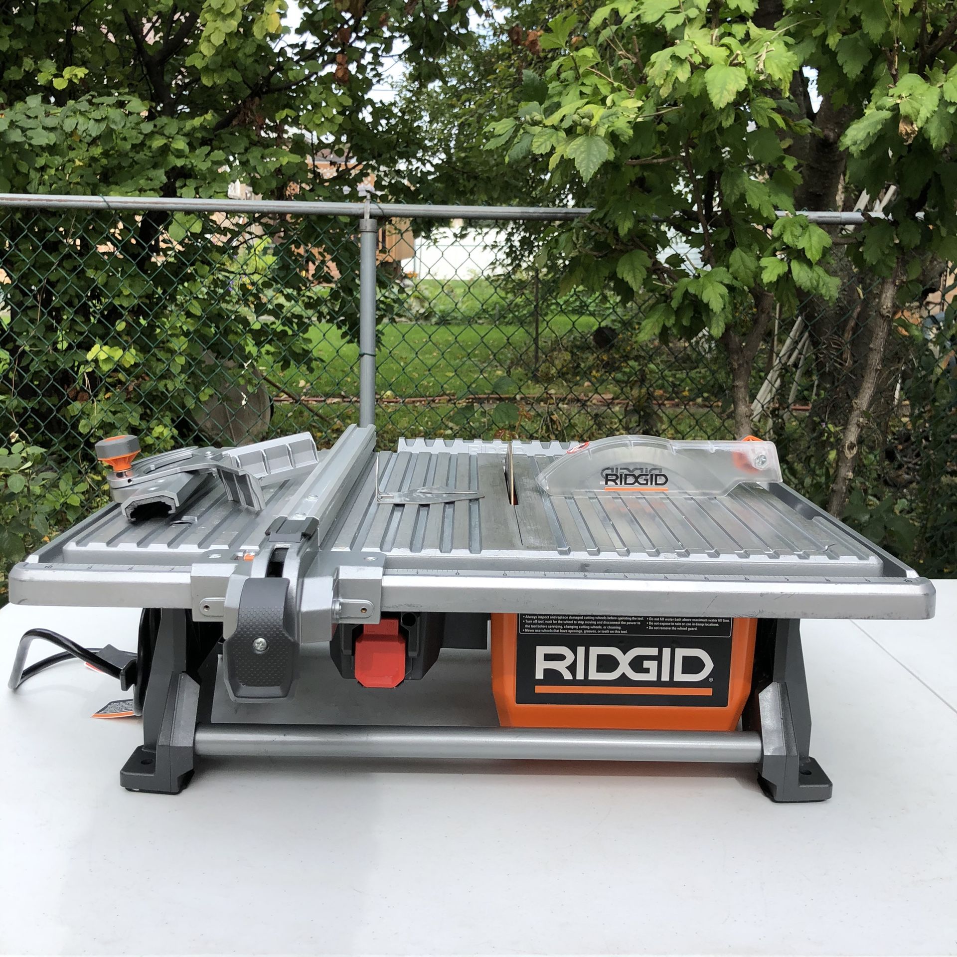 RIDGID 6.5 Amp Corded 7 in. Table Top Wet Tile Saw RETAIL: $219 for ...