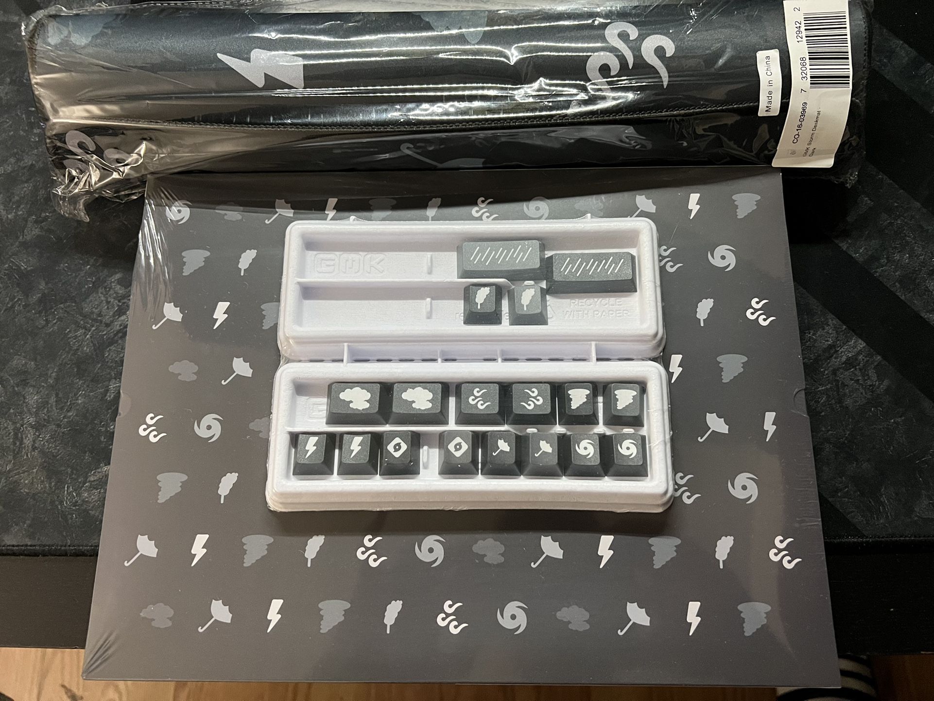 GMK Storm Key Caps - Base Kit + Novelties + Desk Mat for Sale in ...