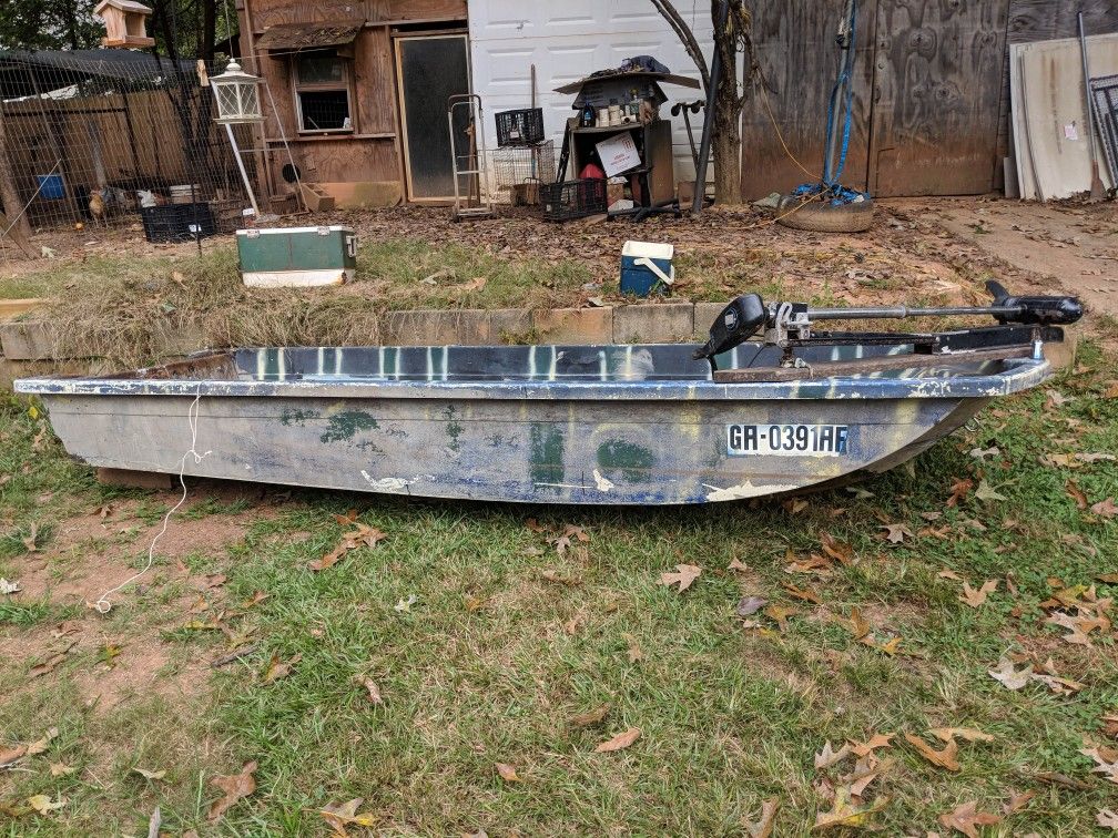 12ft semi flat bottom Jon boat for Sale in Acworth, GA - OfferUp