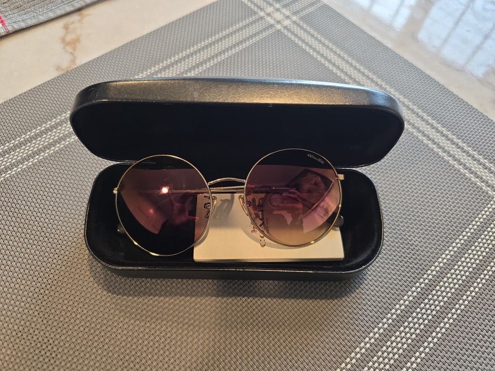 Coach Sun Glasses for Sale in Bell Gardens, CA - OfferUp