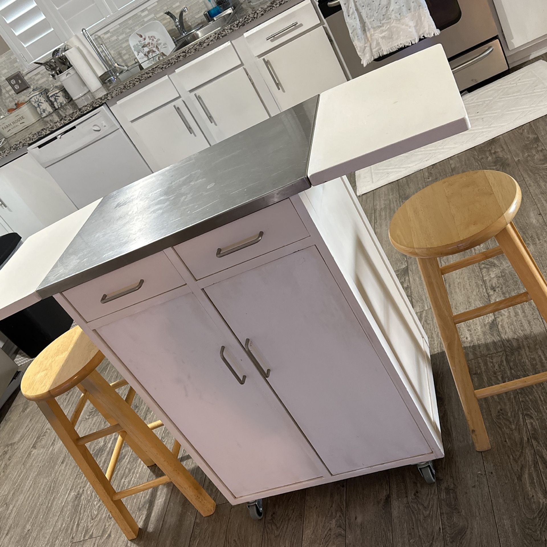 Kitchen Rolling Island/Rolling Cooking Board for Sale in Las Vegas, NV ...