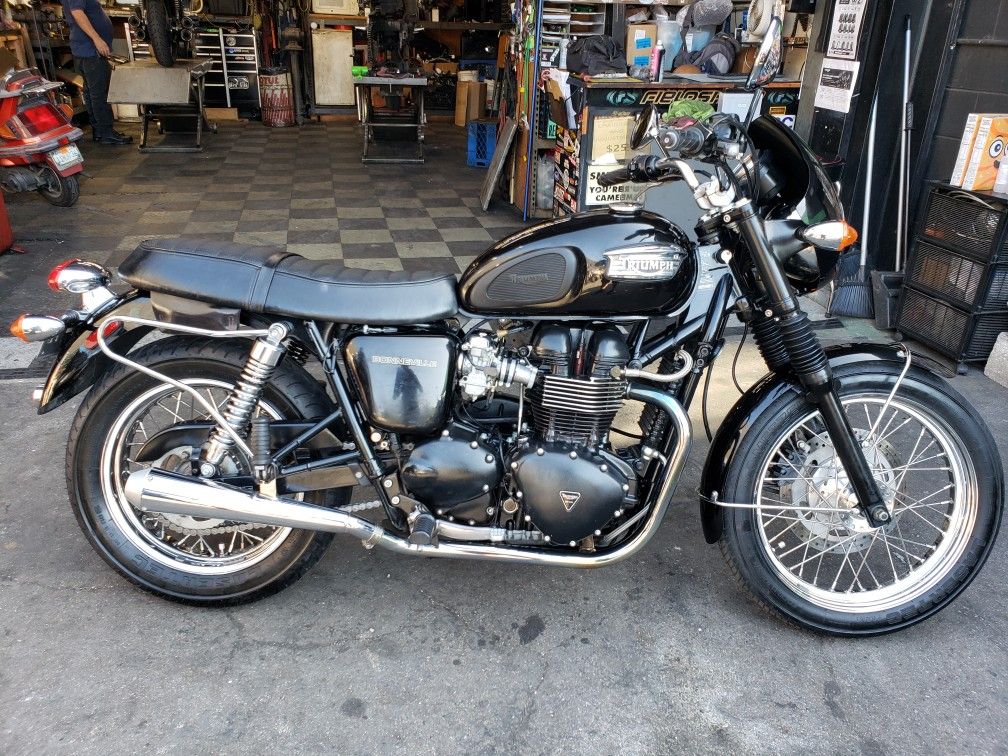 2004 TRIUMPH BONNEVILLE 800 for Sale in Los Angeles, CA - OfferUp