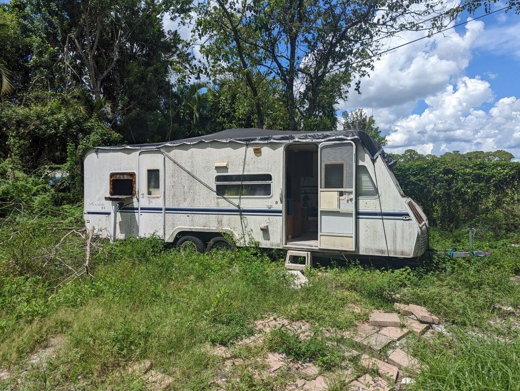 Abandoned Trailer RV - Recreational Vehicle - Camper for Sale in Dania ...
