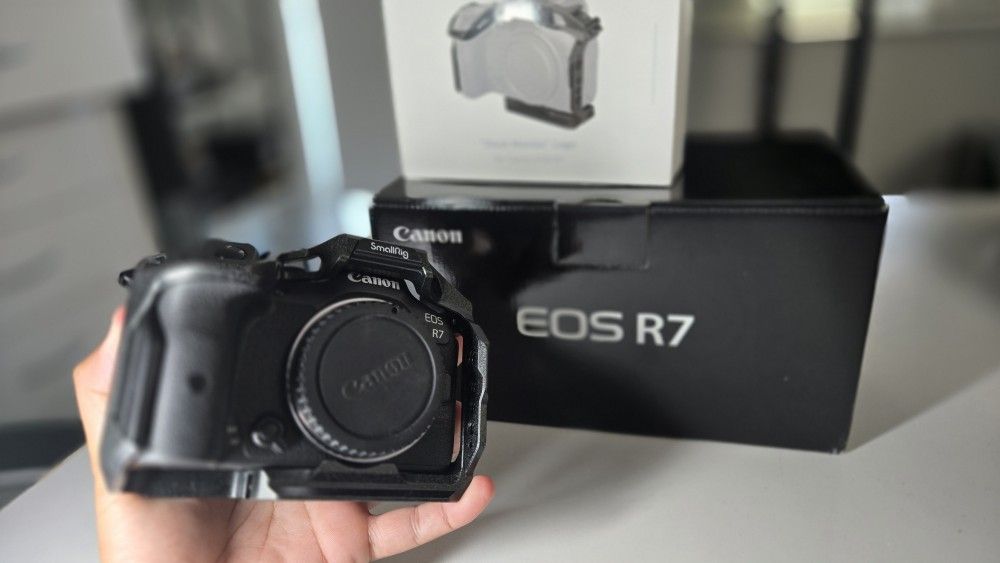 Canon Eos R7 + Small Rig for Sale in Miami Beach, FL - OfferUp