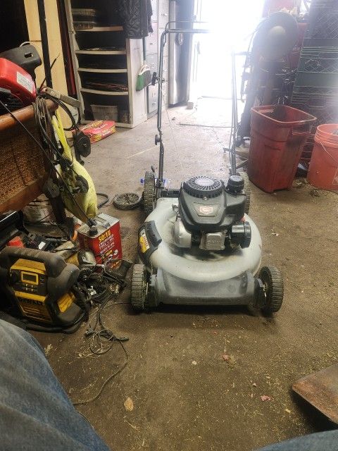 Grey Craftsman Mulching Push Mower for Sale in Columbus, OH - OfferUp
