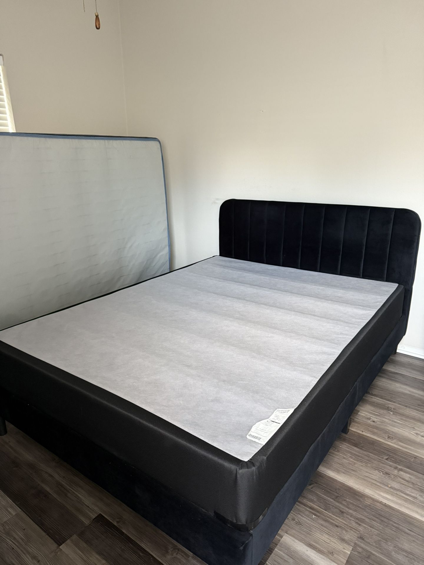 Modern Queen Bed Frame - Excellent Condition for Sale in Plano, TX ...