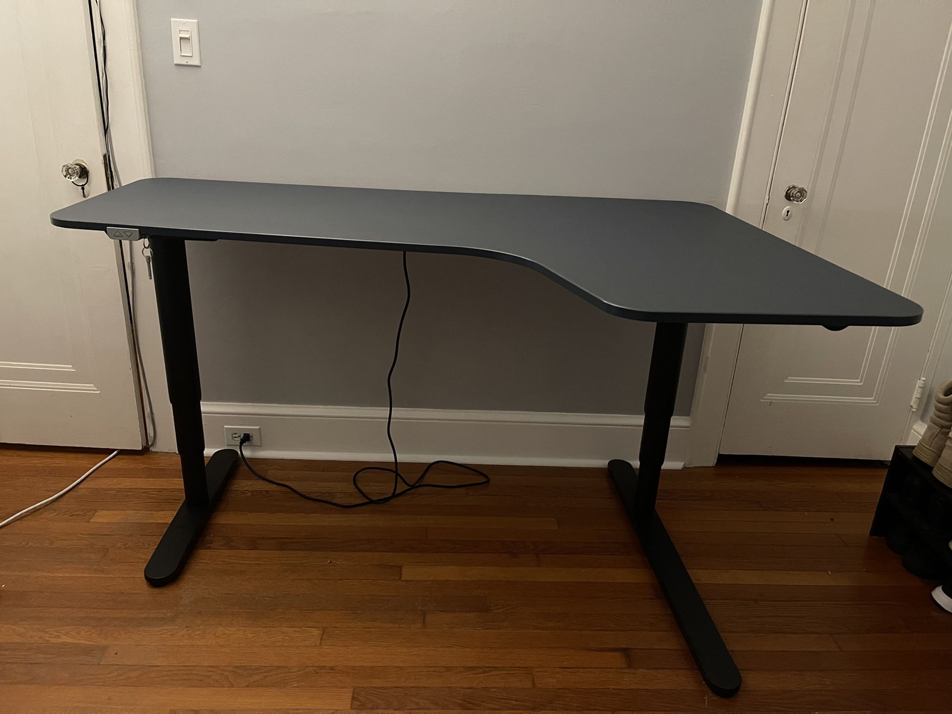 IKEA BEKANT Sit/Stand Desk for Sale in Waterbury, CT - OfferUp
