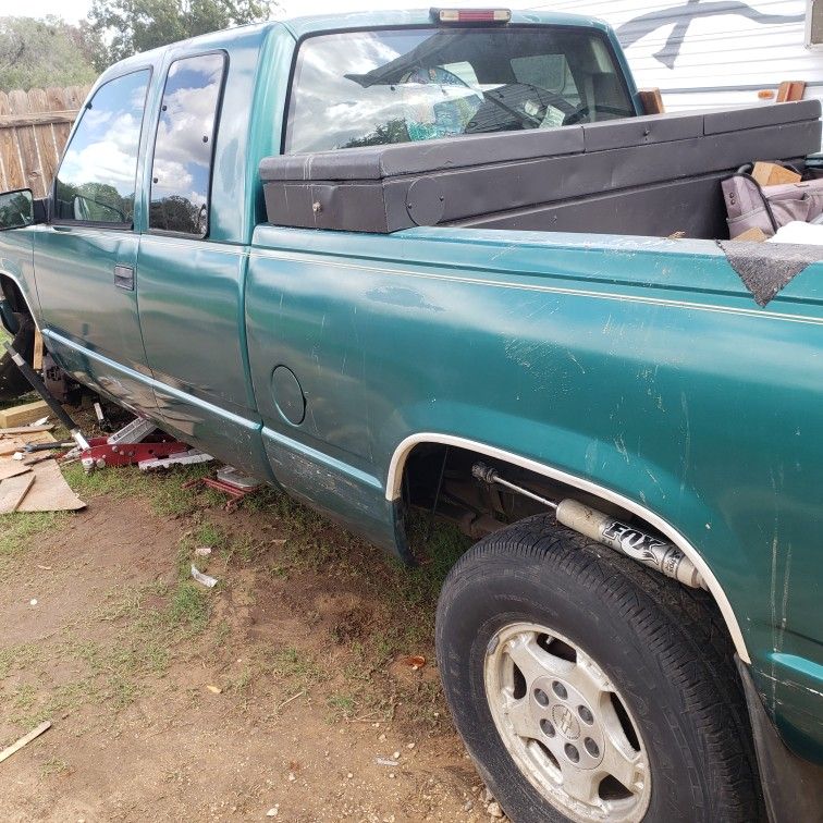 97 chevy z71 4×4 for Sale in Floresville, TX - OfferUp