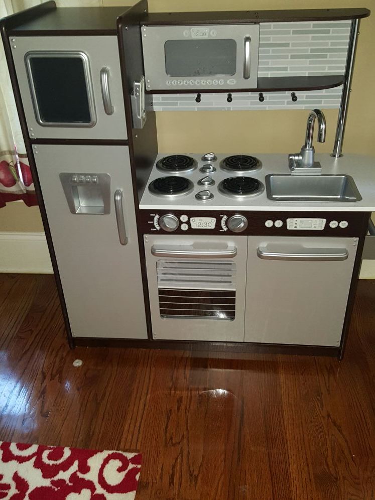 KIDKRAFT LIFE-SIZED PLAY KITCHEN for Sale in Ellenwood, GA - OfferUp