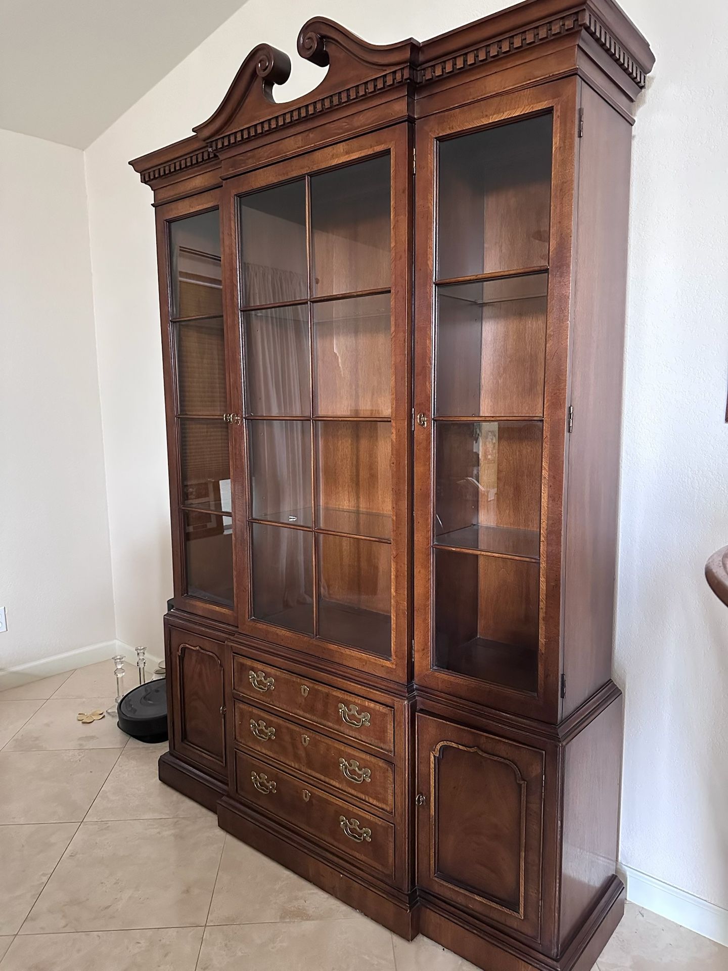Wood China Cabinet Hutch for Sale in Phoenix, AZ - OfferUp