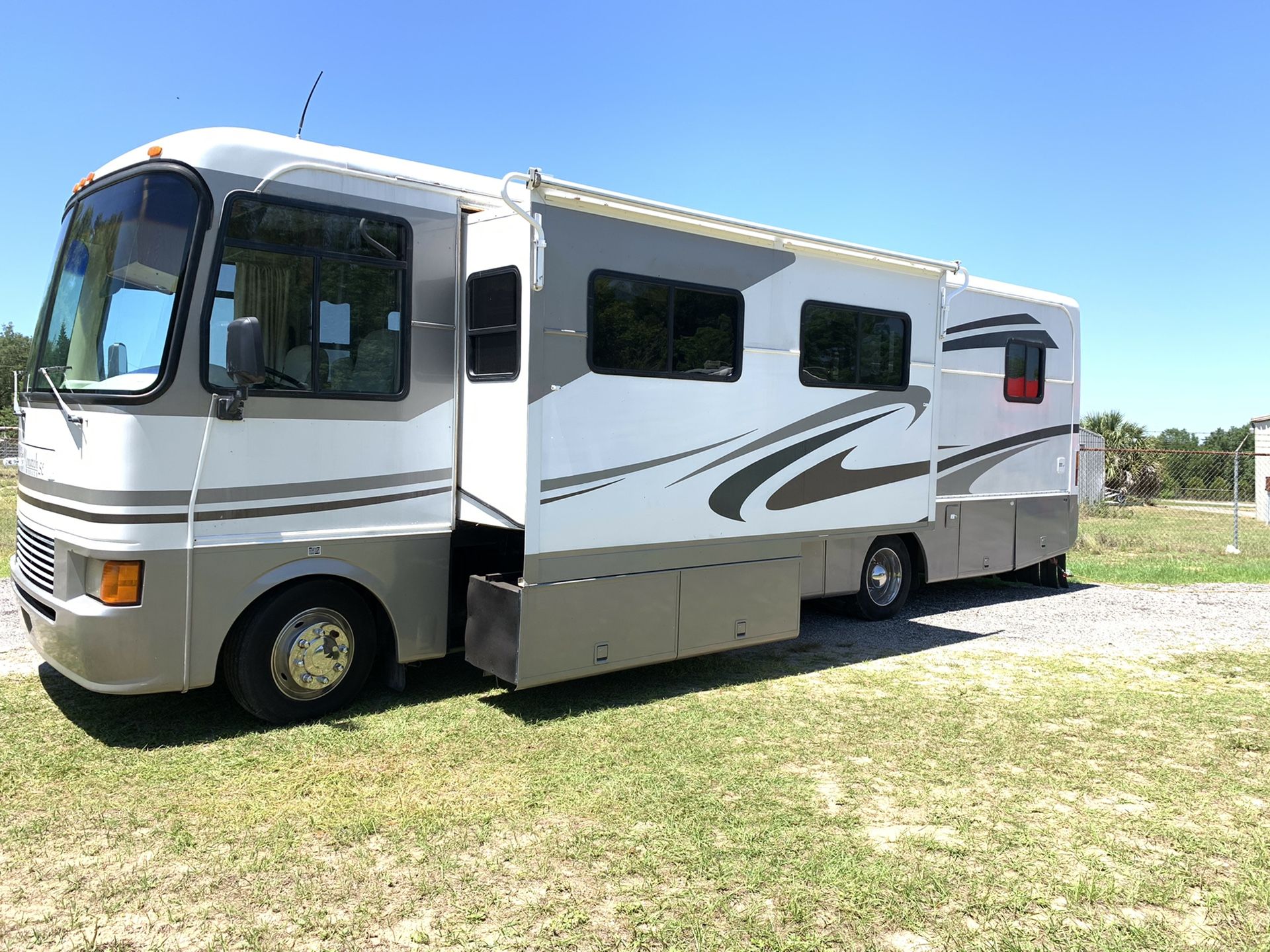 34 foot class a motorhome Monaco for Sale in Clermont, FL - OfferUp