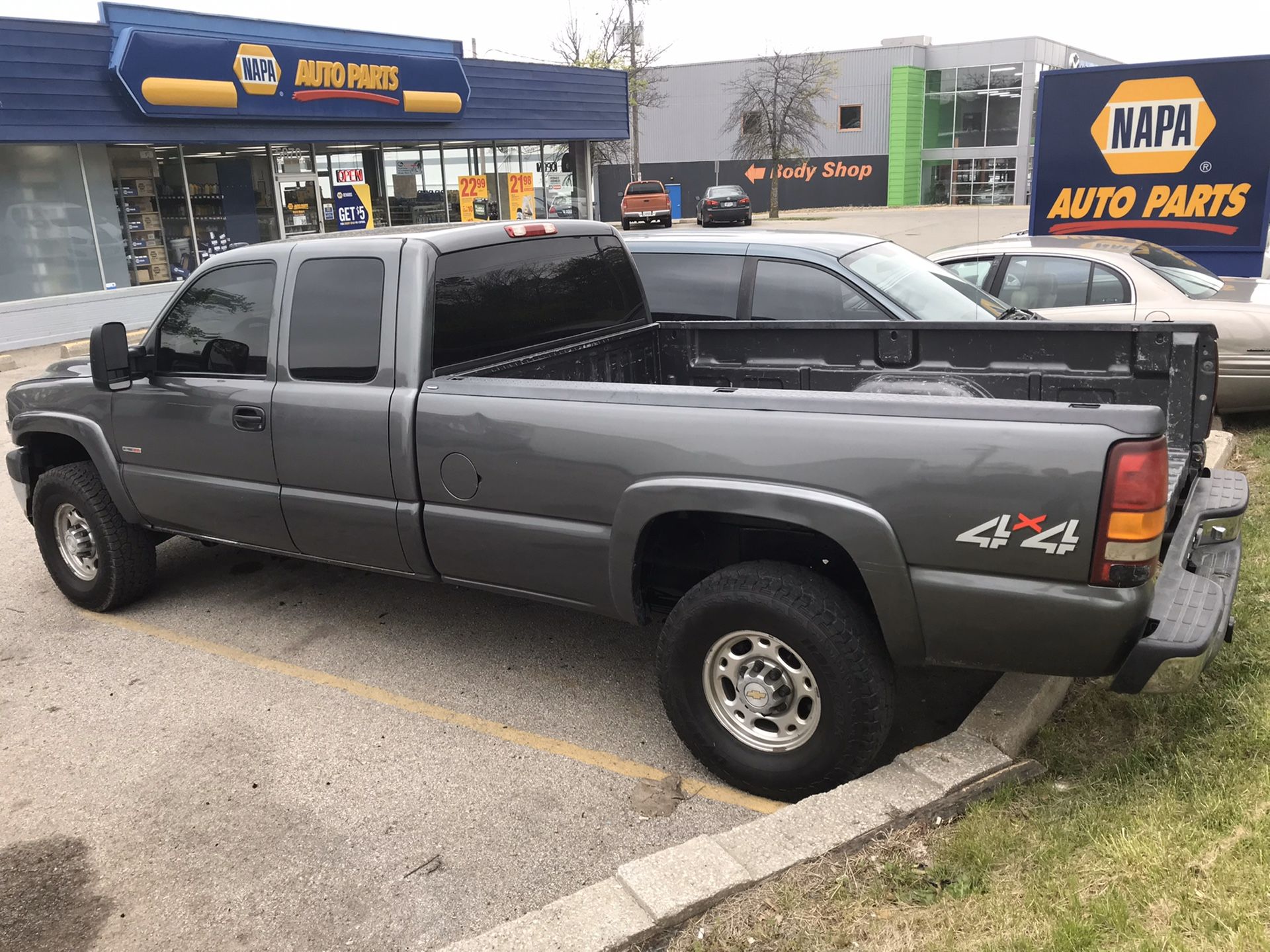 2001 Chevrolet Silverado 2500 HD for Sale in Kansas City, MO - OfferUp