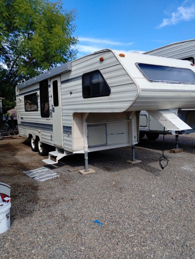 1994 Lance 5th Wheel 24ft for Sale in Surprise, AZ - OfferUp