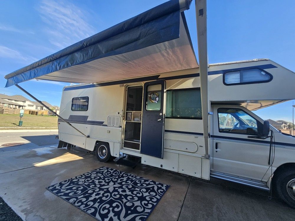 MOTORHOME- 28 Ft C Class for Sale in Liberty Hill, TX - OfferUp