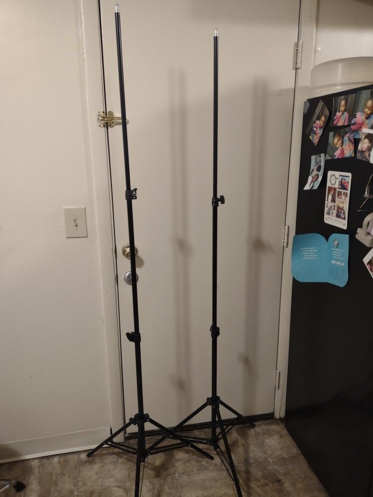 Set Of Two Black 6.5 Ft 3 Section Photo Light Stands for Sale in ...