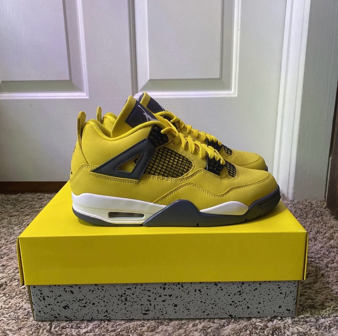 Jordan Lighting 4s for Sale in East Windsor, CT - OfferUp