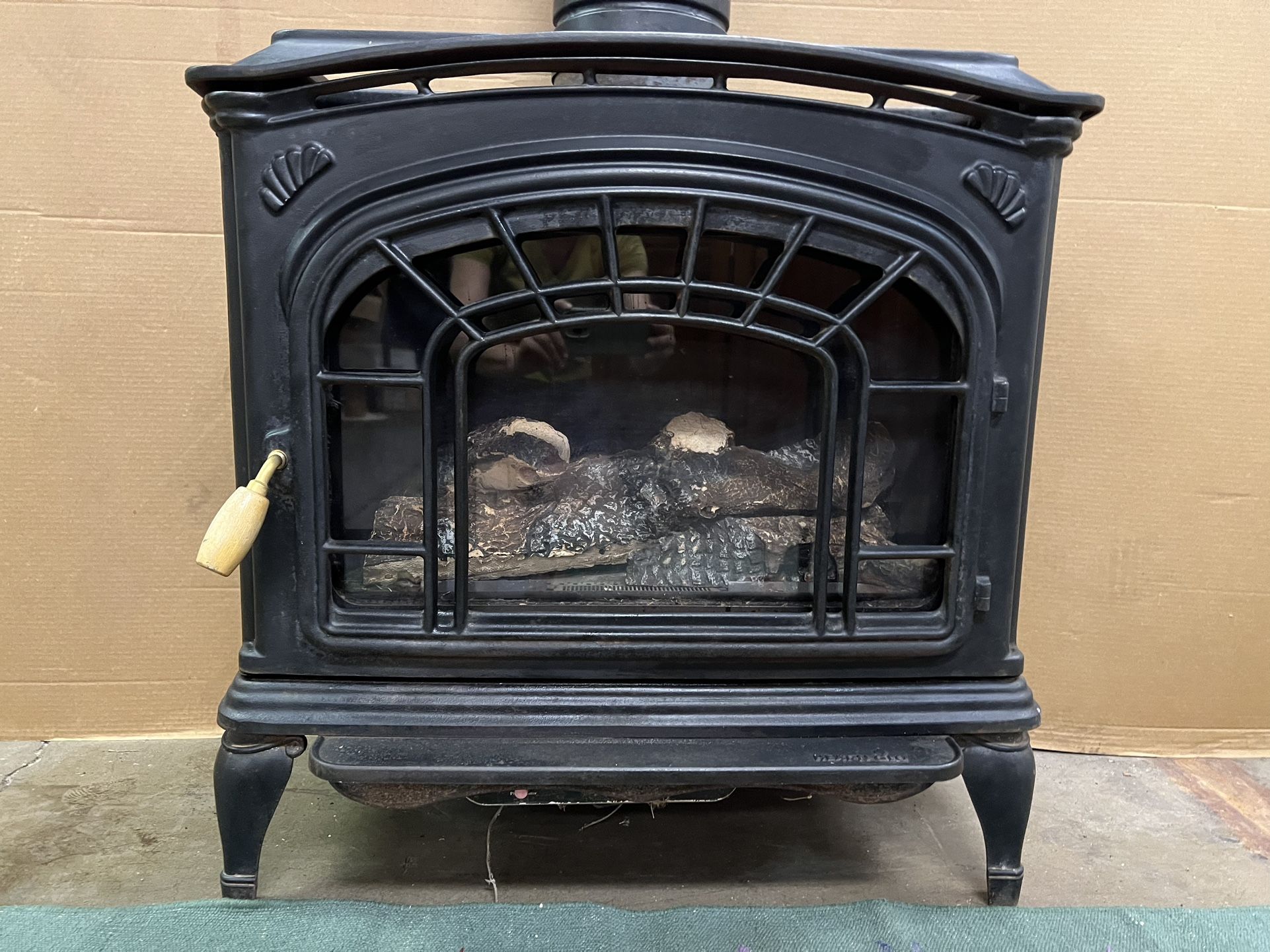 Heat-n-glo Gas Stove, Large for Sale in Phoenix, AZ - OfferUp