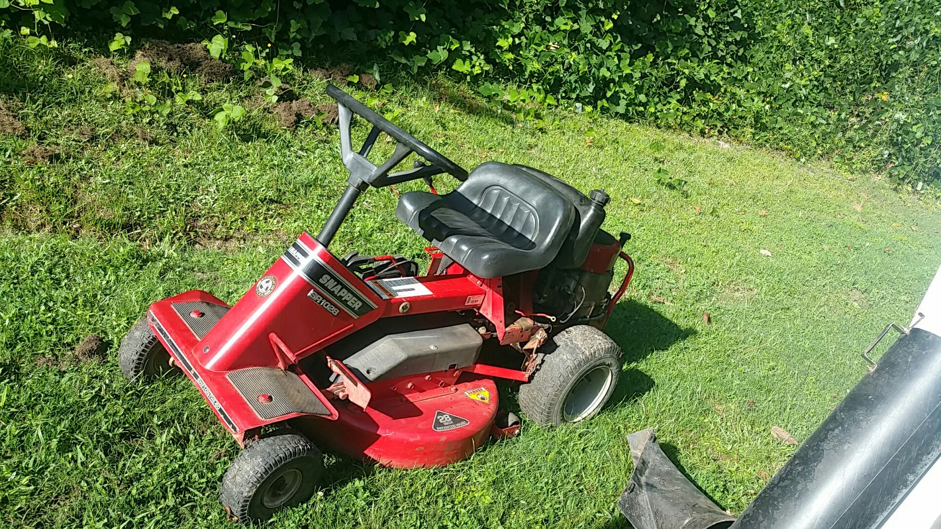 Snapper SR1028 28" Riding Lawn Mower for Sale in Villa Rica, GA - OfferUp