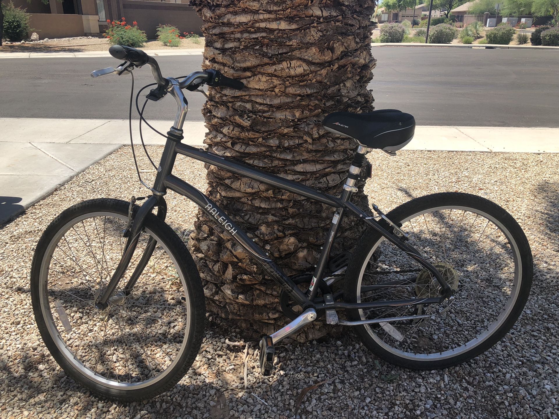 Raleigh Bikes Venture Comfort Bike for Sale in Gilbert, AZ - OfferUp
