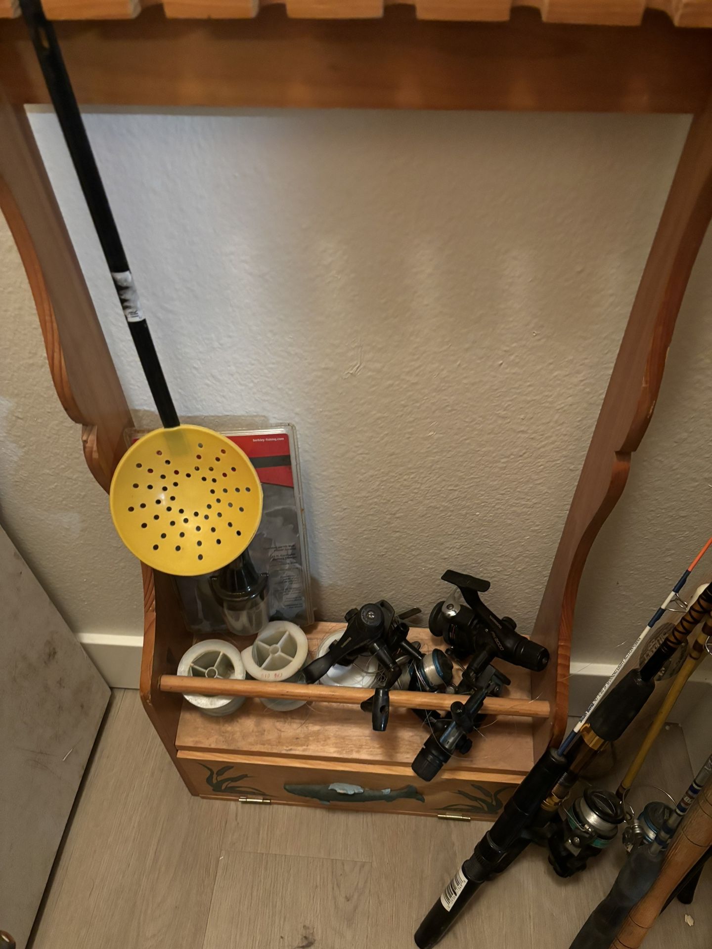 Multiple Fishing Rods And Reals for Sale in Chandler, AZ - OfferUp