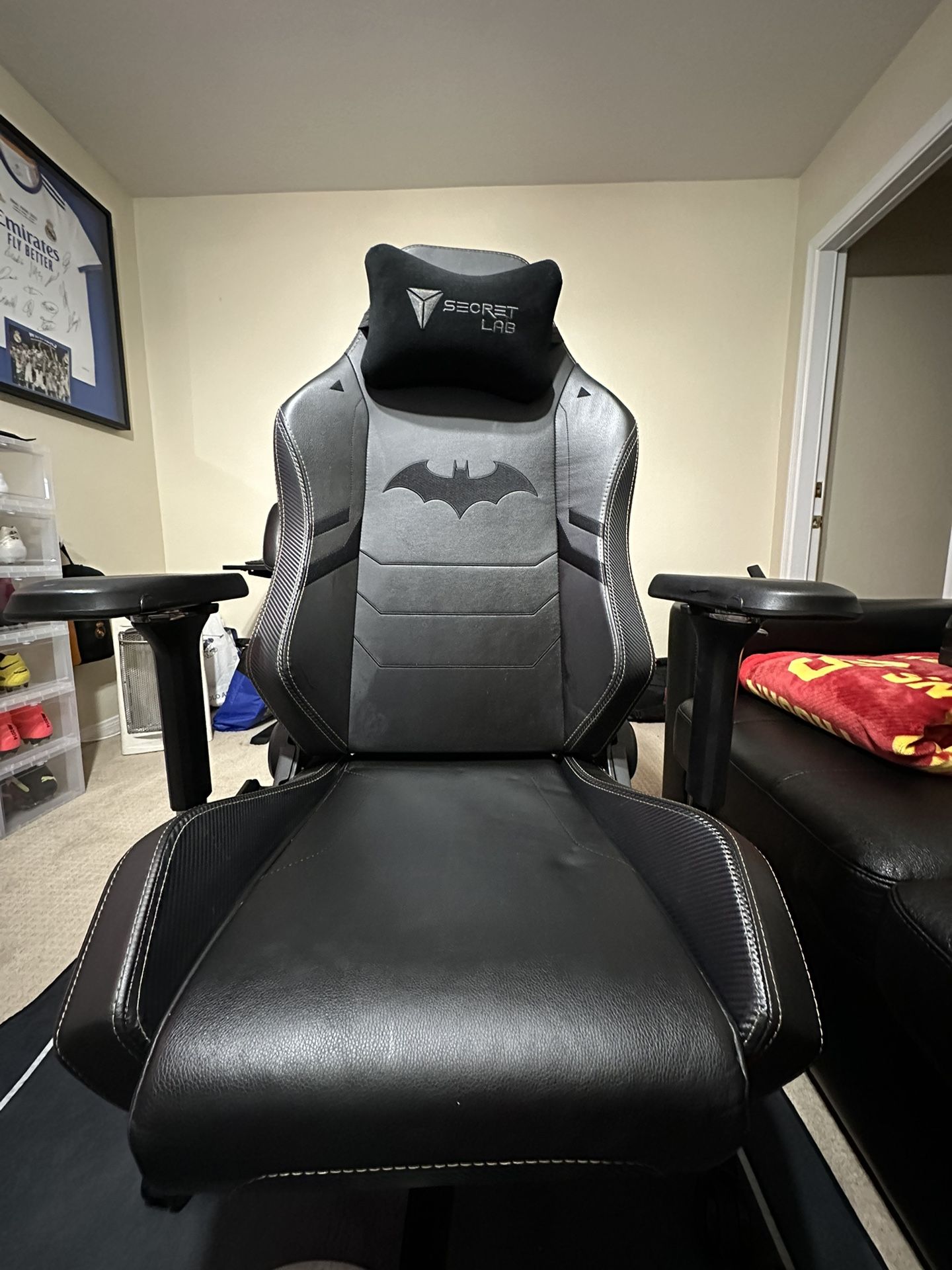 Secretlabs Batman Dark knight Chair for Sale in Chula Vista, CA - OfferUp