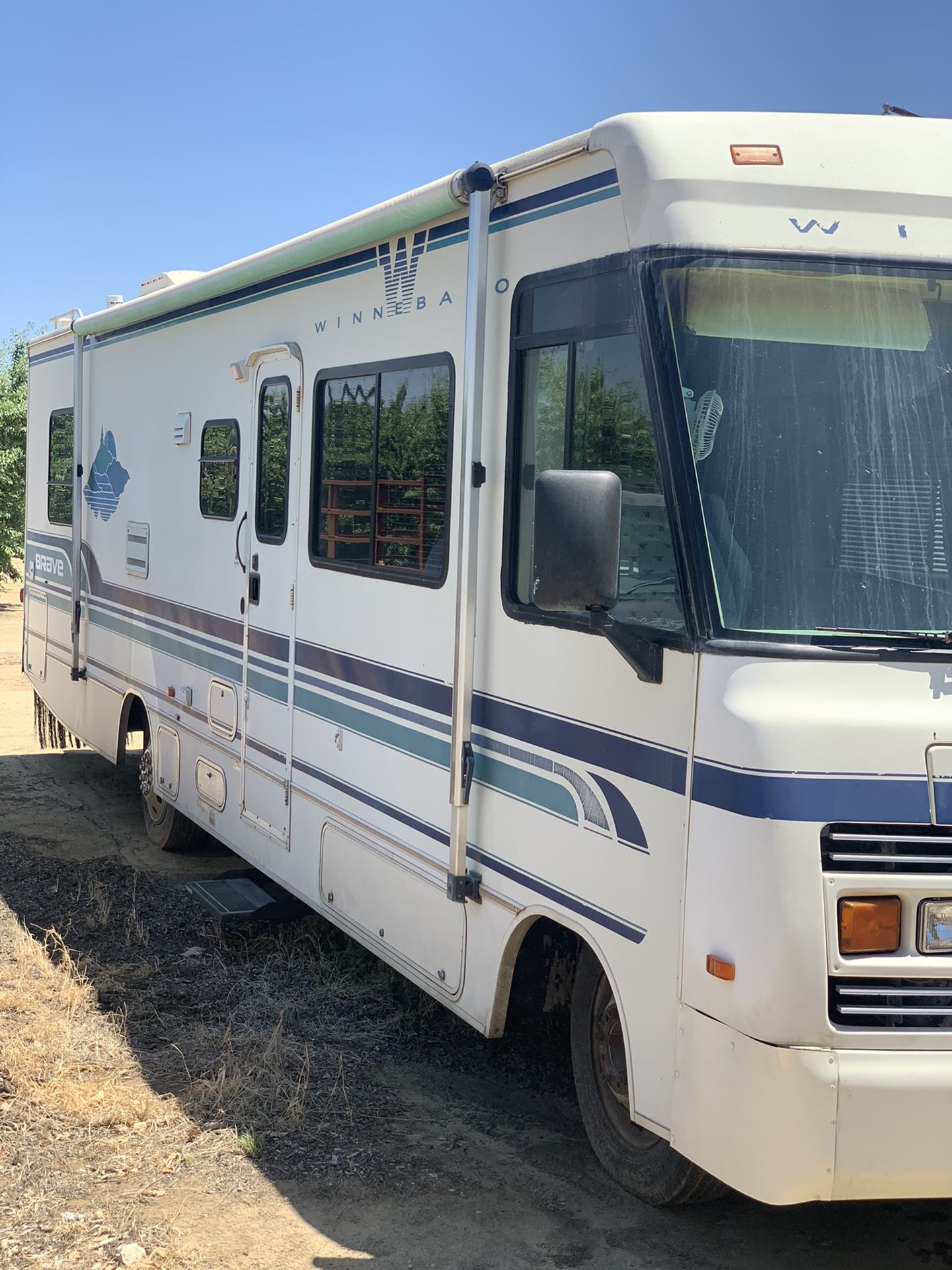 1994 33 foot Winnebago brave for Sale in Arvin, CA - OfferUp