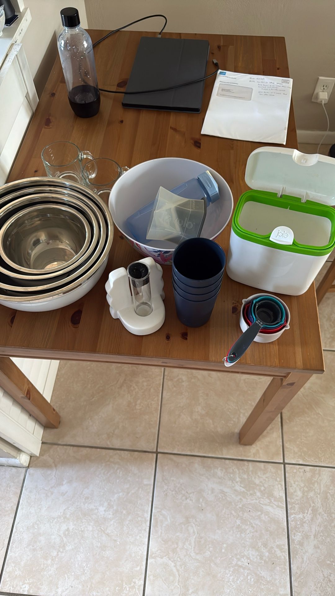 Free Kitchen Items. Pick Up First Come First Serve for Sale in Oakland ...