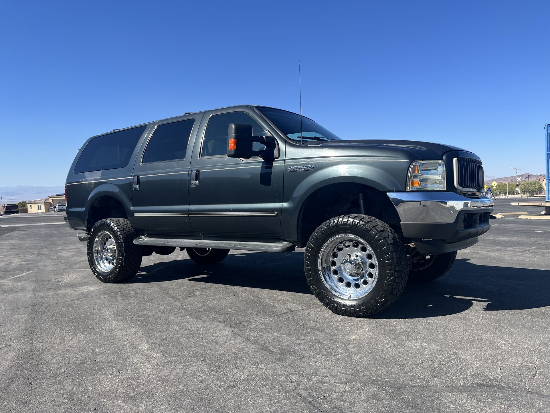 2000 Ford Excursion for Sale in Henderson, NV - OfferUp