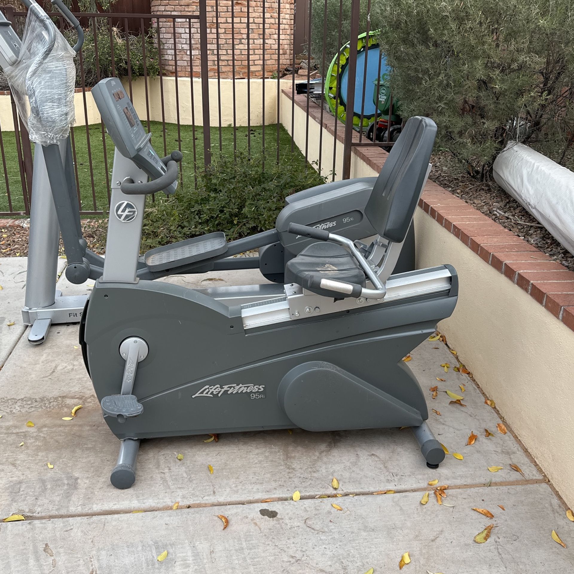 LIFEFITNESS 95Ri Recombant Bike for Sale in Scottsdale, AZ - OfferUp