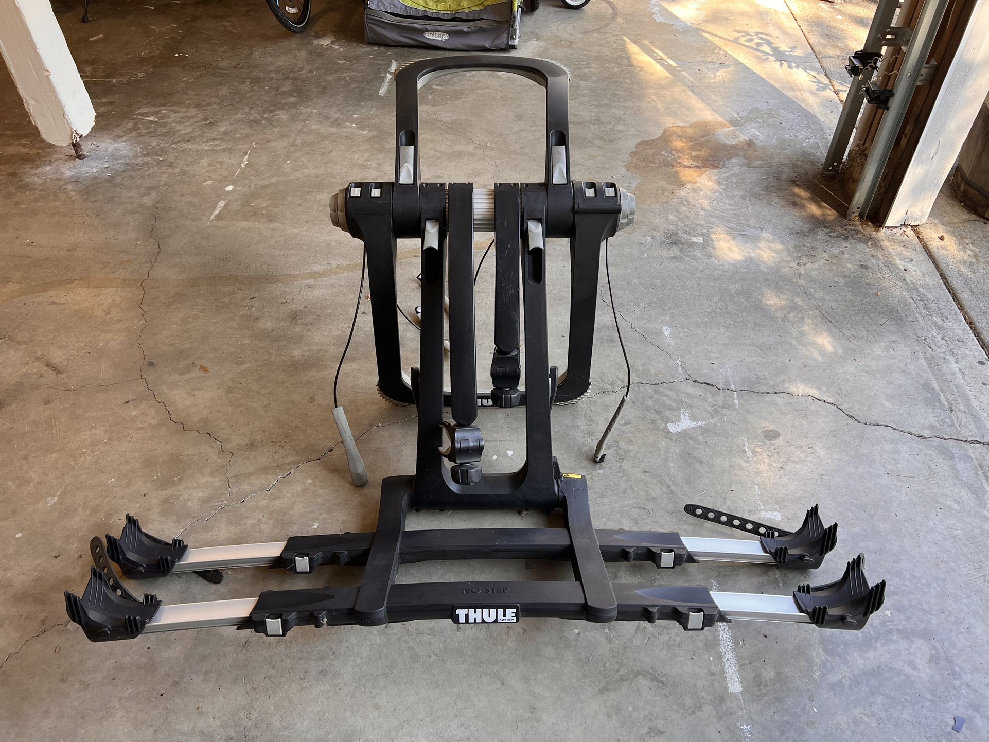 Thule Raceway Platform Pro 2 Bike Trunk Bike Rack for Sale in Redmond ...