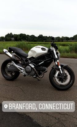 Ducati Monster 696 White