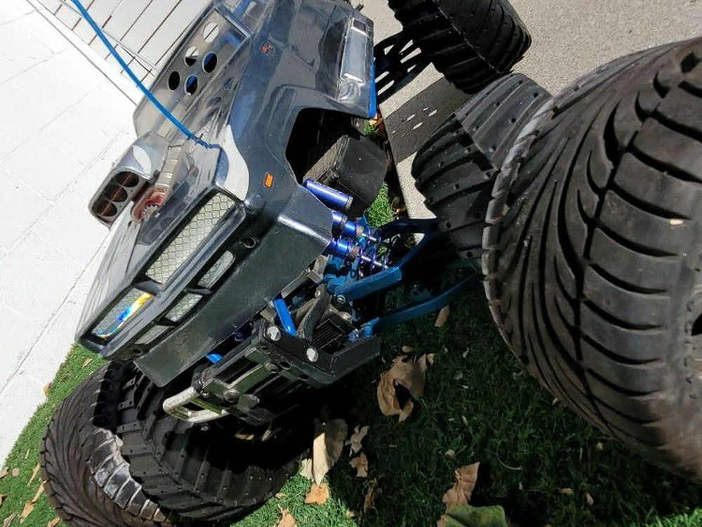 Team Associated MGT monster Truck Nitro Rc for Sale in Los Angeles, CA ...