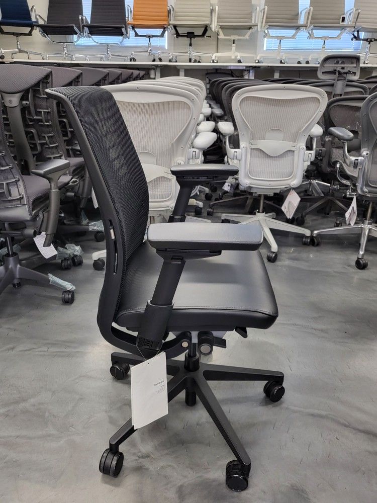 Lightly Used Steelcase Think v1/v2 Chair for Sale in Irvine, CA - OfferUp