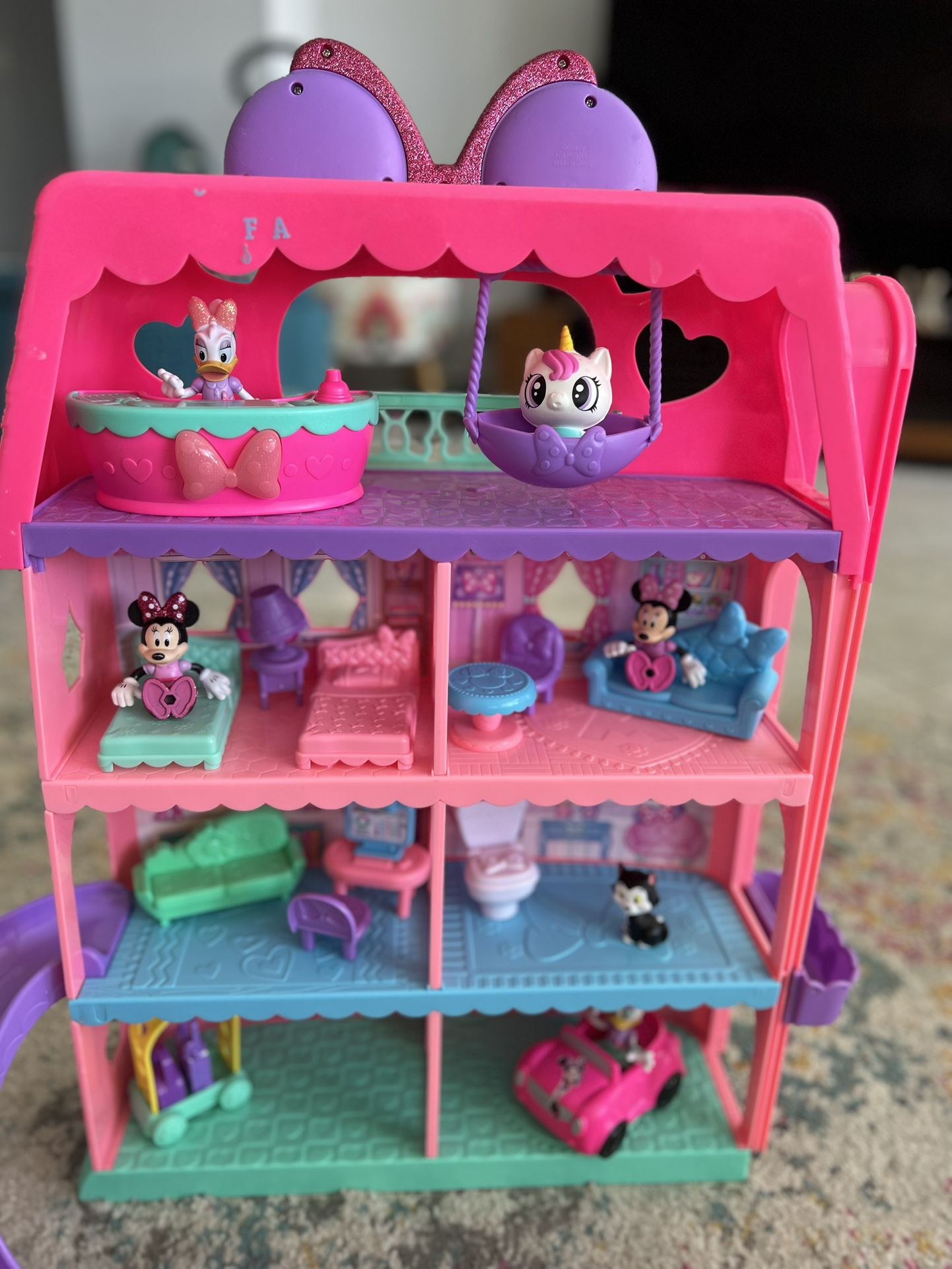 Minnie Mouse Bow-Tel Hotel, 2-Sided Playset with Lights, Sounds, and ...