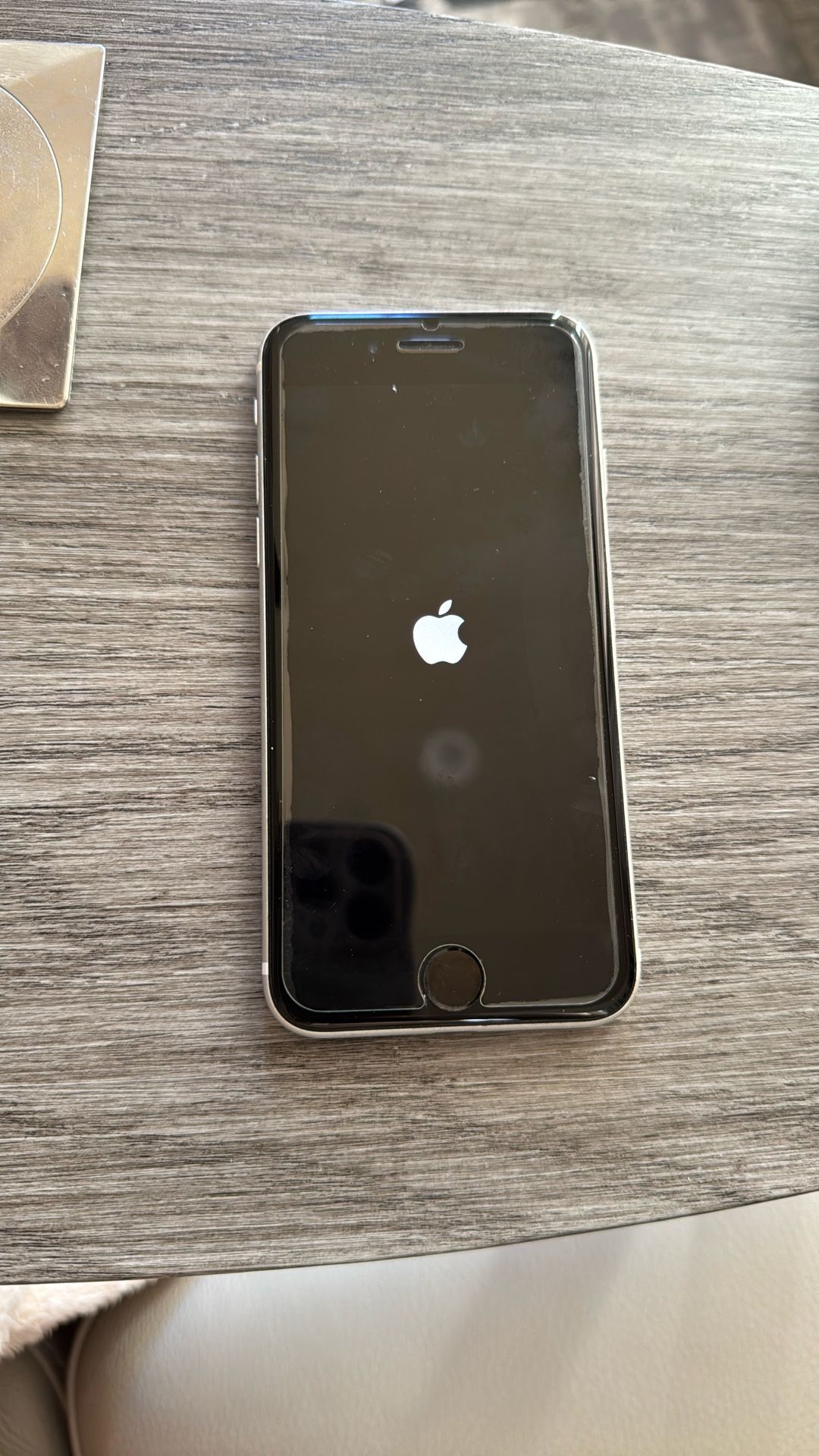 iPhone SE Hardly Used- White. Unlocked for Sale in Pompano Beach, FL ...